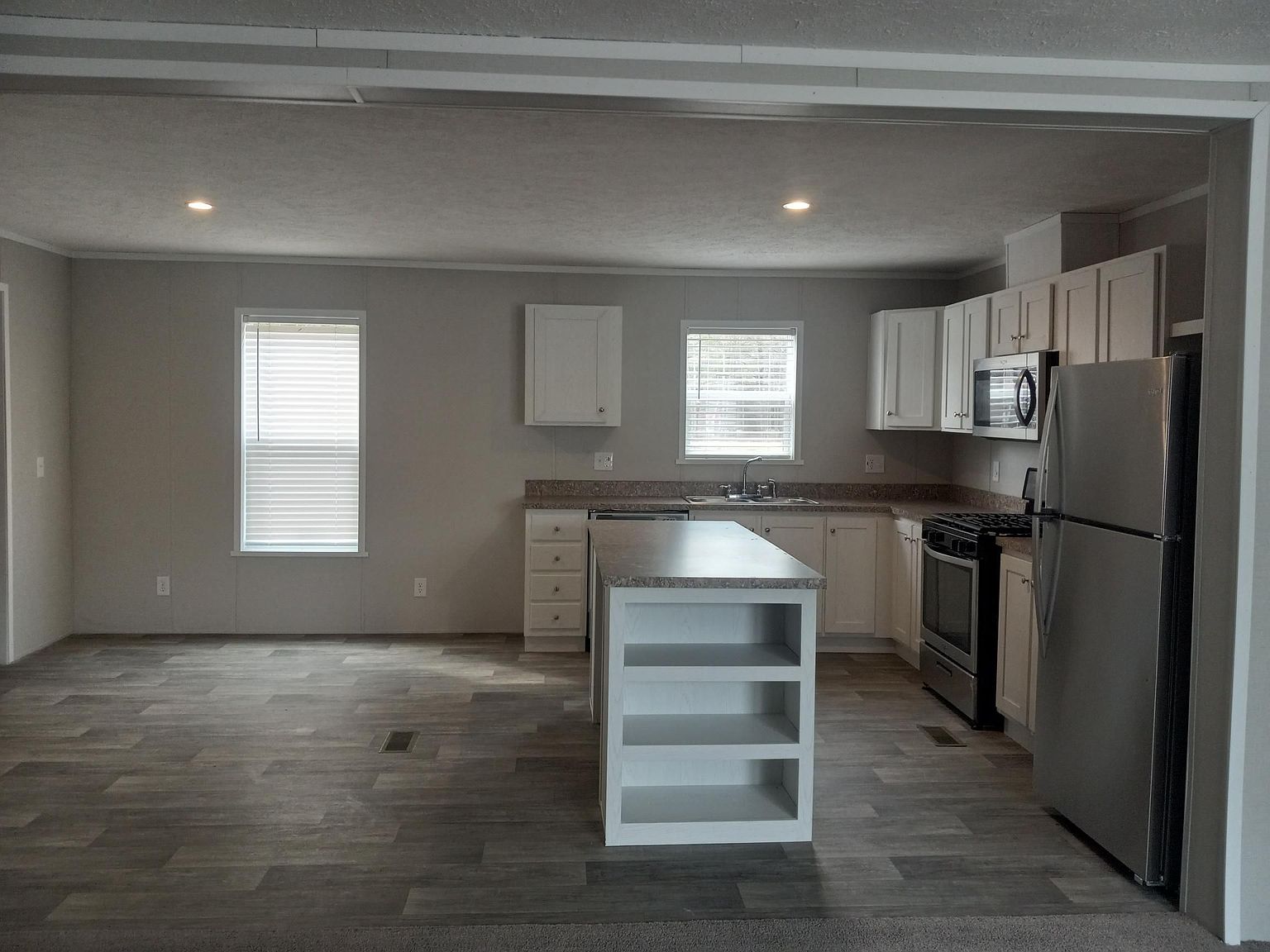 129 Redwood St #129, Belleville, MI 48111 | Zillow