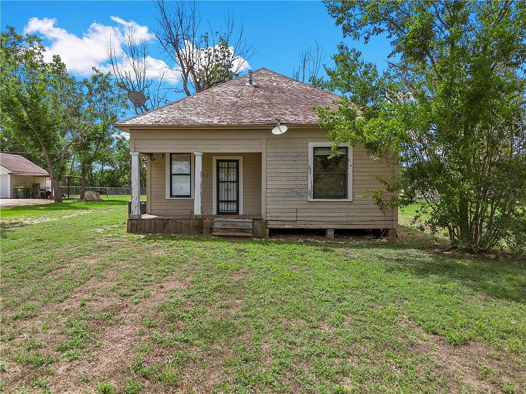 402 E Charles St, Riesel, TX 76682 | Zillow