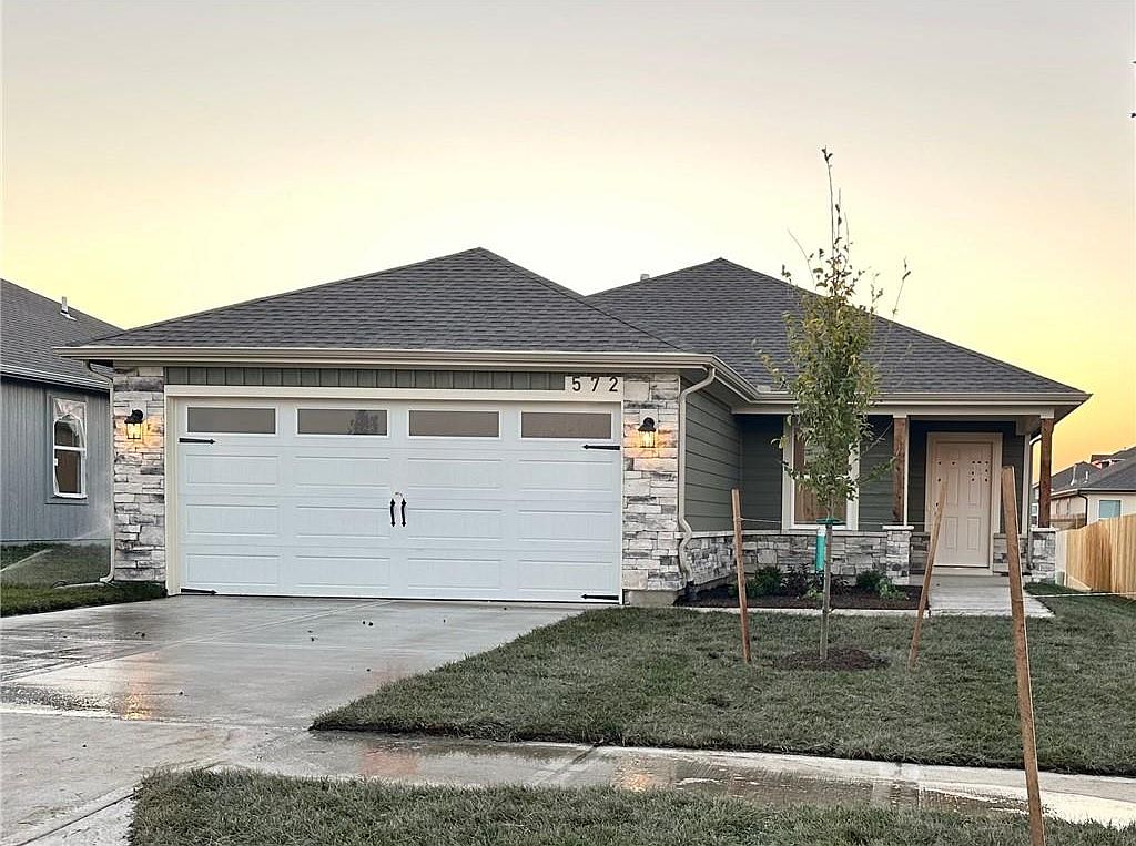 572 N Pecan St, Gardner, KS 66030 | Zillow
