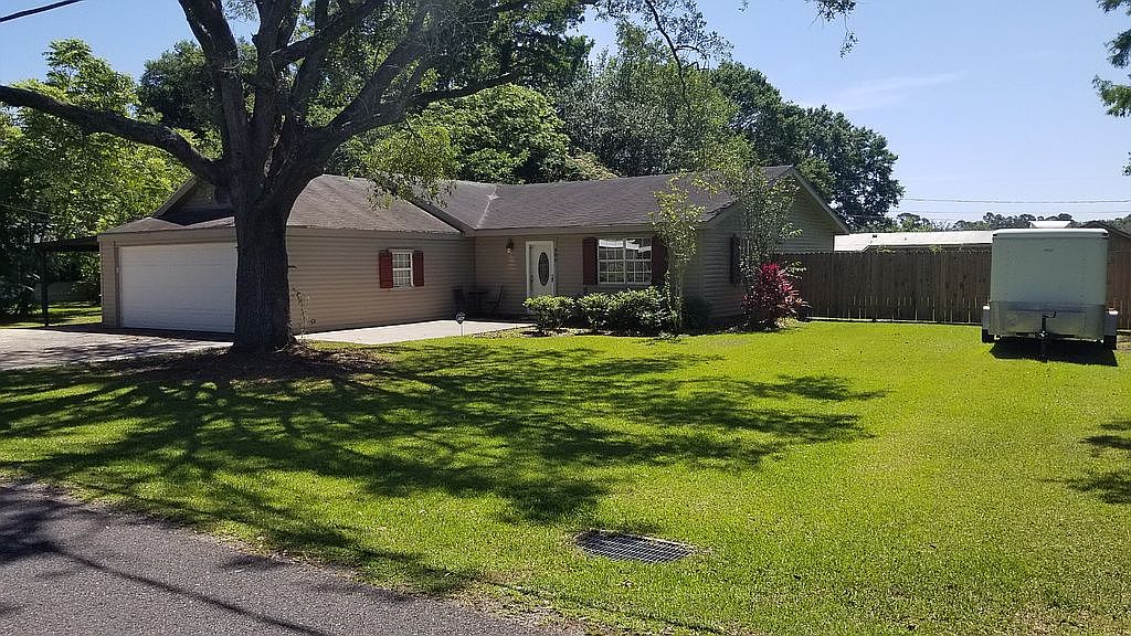 305 Hospital Dr, Raceland, LA 70394 | Zillow
