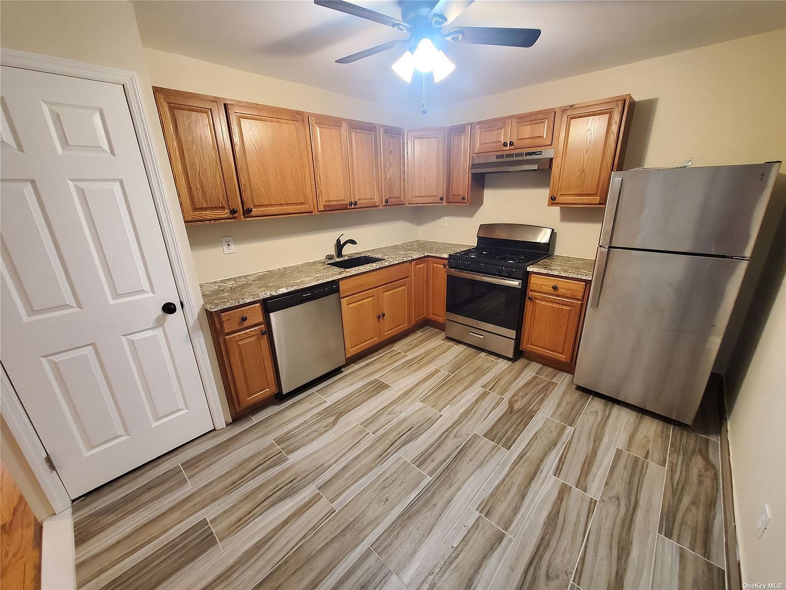 410 Jericho Tpke APT 2B, New Hyde Park, NY 11040 | Zillow