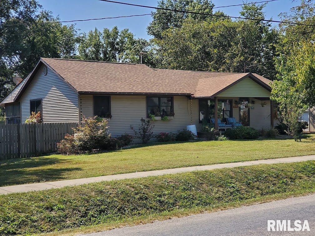 242 E Main St, Radom, IL 62876 | Zillow