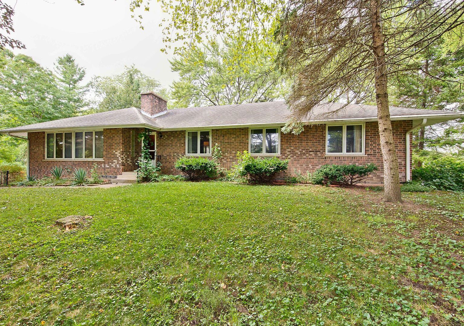 23362 N Apple Hill Ln, Prairie View, IL 60069 | Zillow