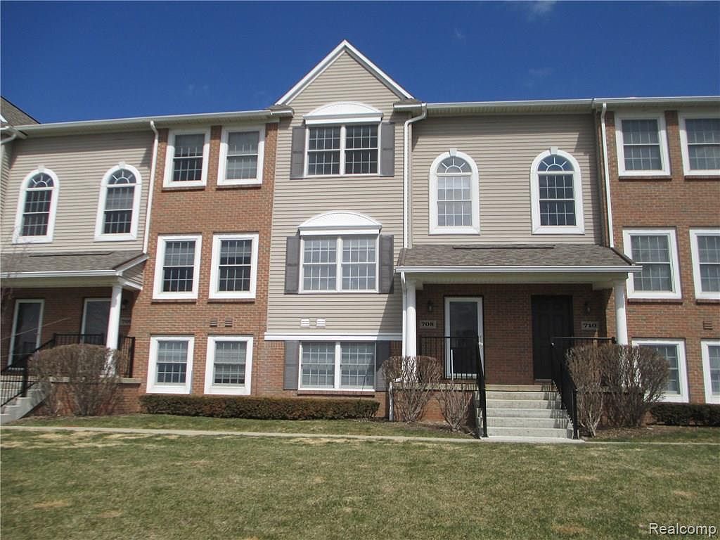 708 Eagle Dr, Fenton, MI 48430 | Zillow