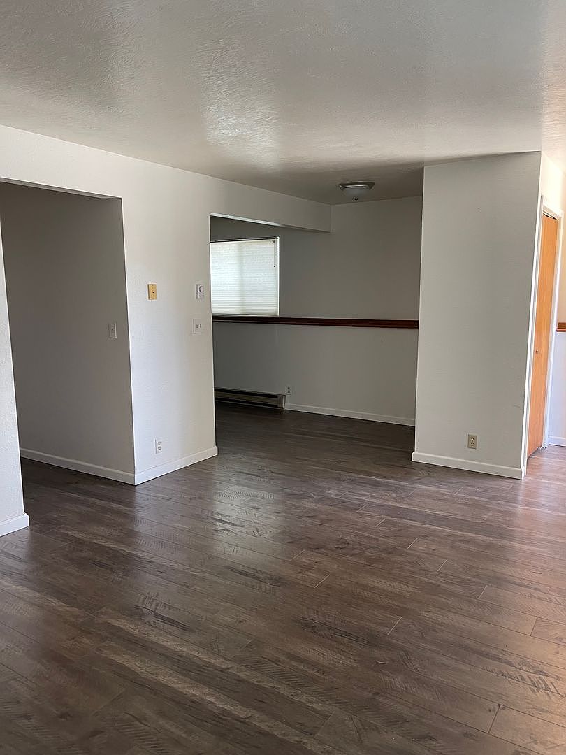 215 8th St APT 4, Belgrade, MT 59714 | Zillow