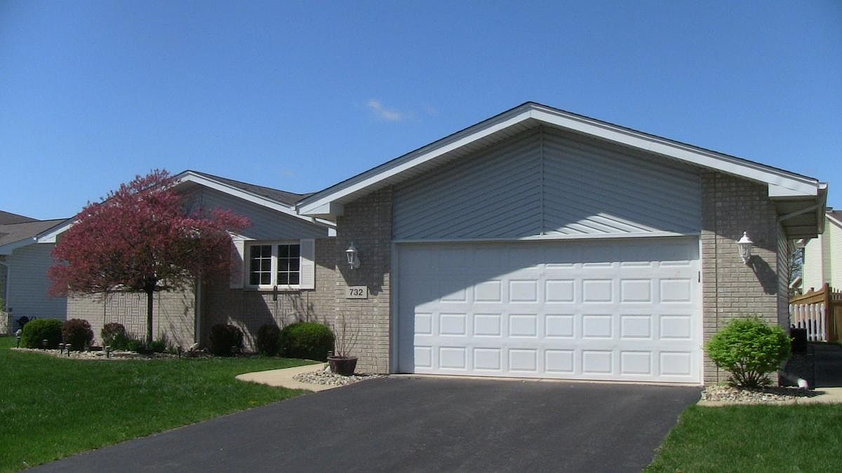 732 Blue Jay Way, Dyer, IN 46311 | Zillow