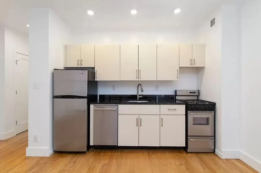 213 East 37th Street #5H in Murray Hill, Manhattan | StreetEasy