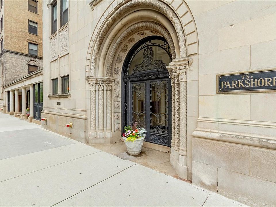 1755 E 55th St Chicago IL | Zillow
