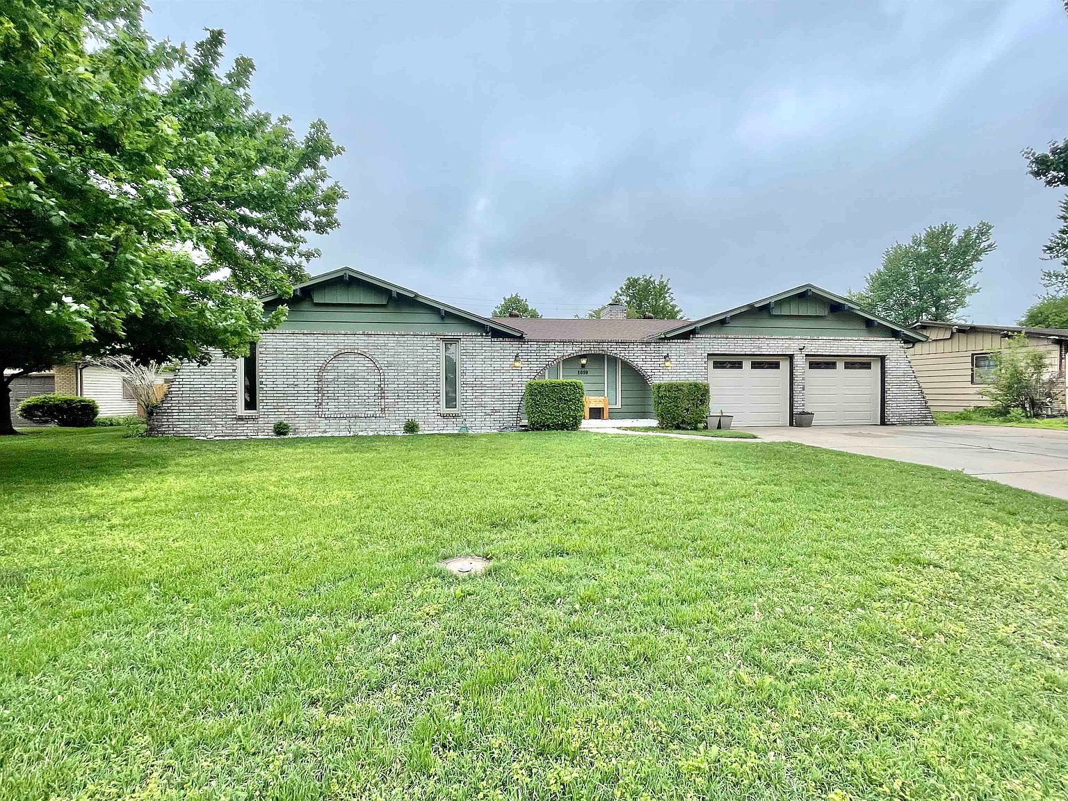 1019 W 10th St, Newton, KS 67114 | Zillow
