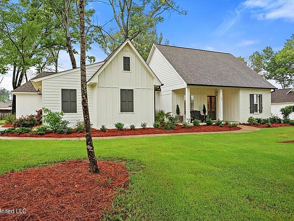 125 Lake Ridge Dr, Madison, MS 39110 | MLS #4077008 | Zillow