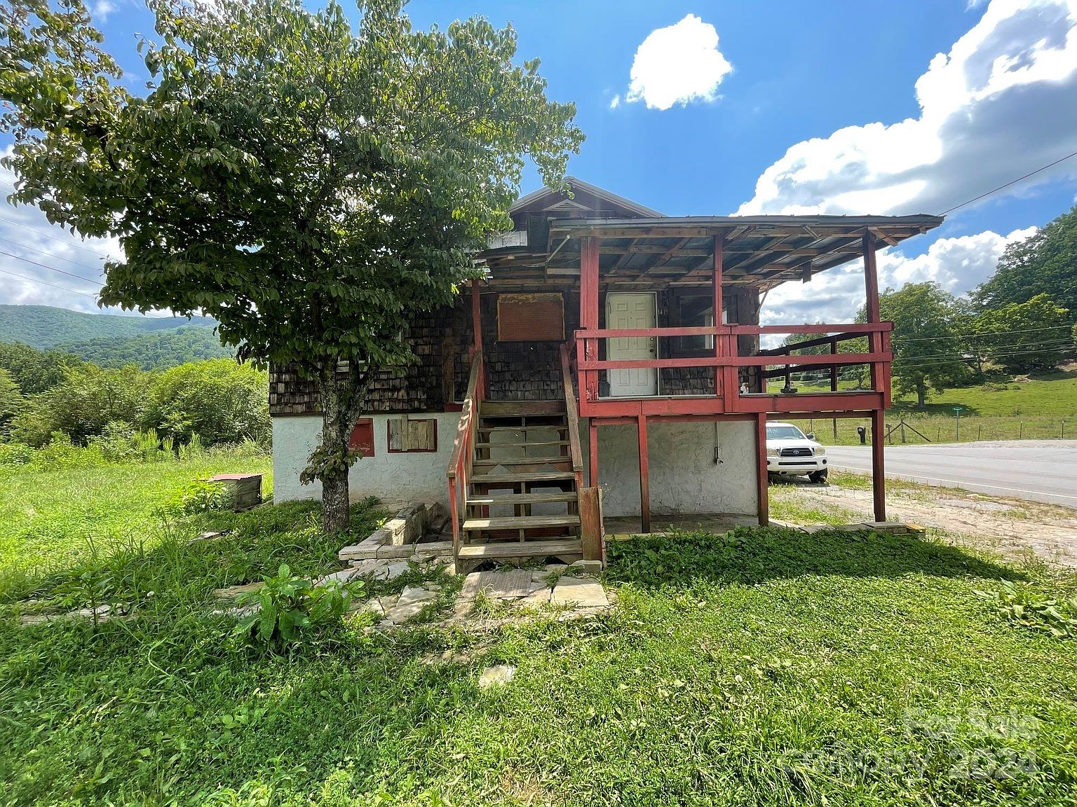 1415 Lake Logan Rd, Canton, NC 28716 | Zillow