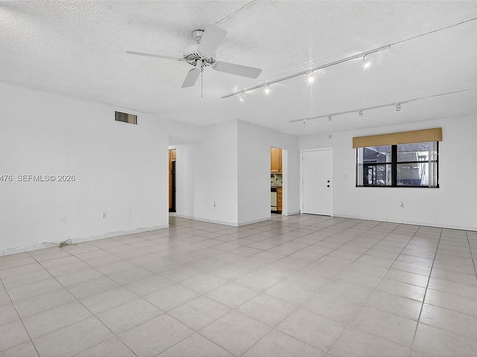 Summertree Village - 481 Ives Dairy Rd Miami FL | Zillow