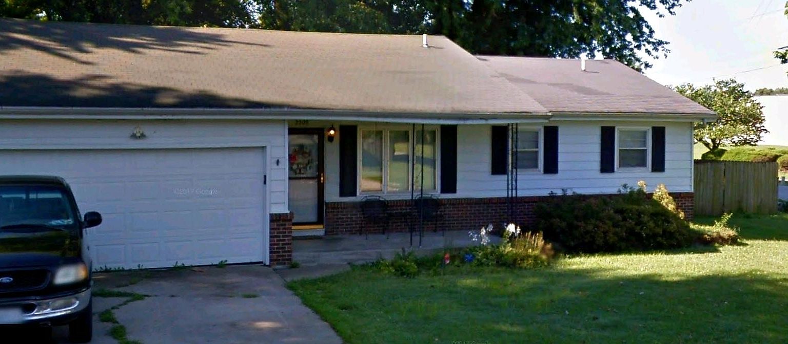 2208 E Nora St, Springfield, MO 65803 | Zillow