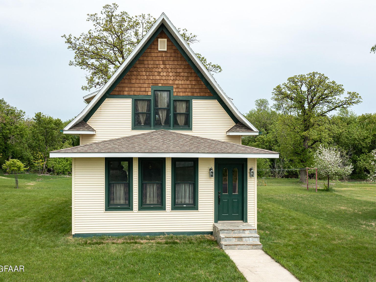 704 8th St, Manvel, ND 58256 | Zillow