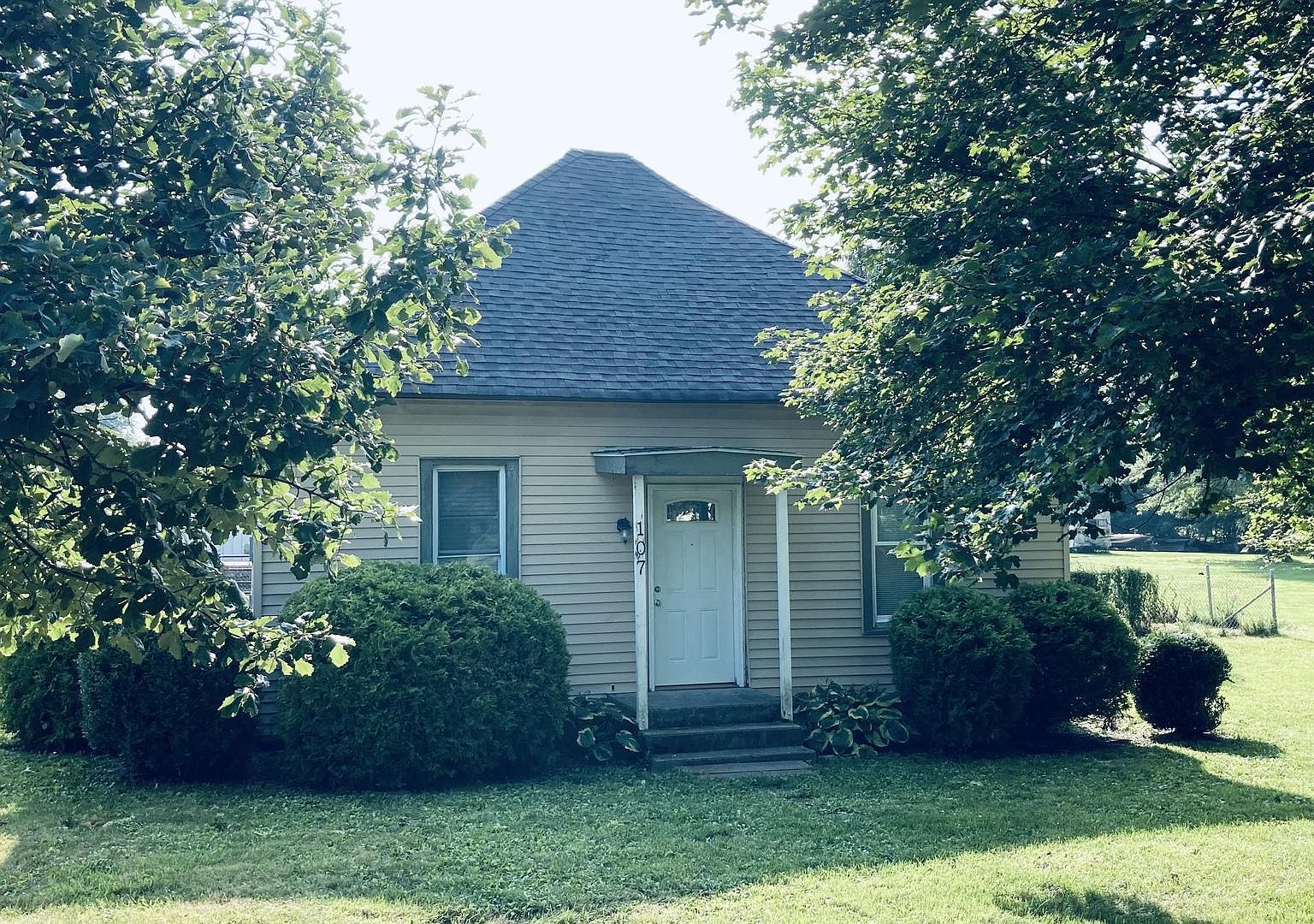 107 N Main St, Broadlands, IL 61816 | Zillow
