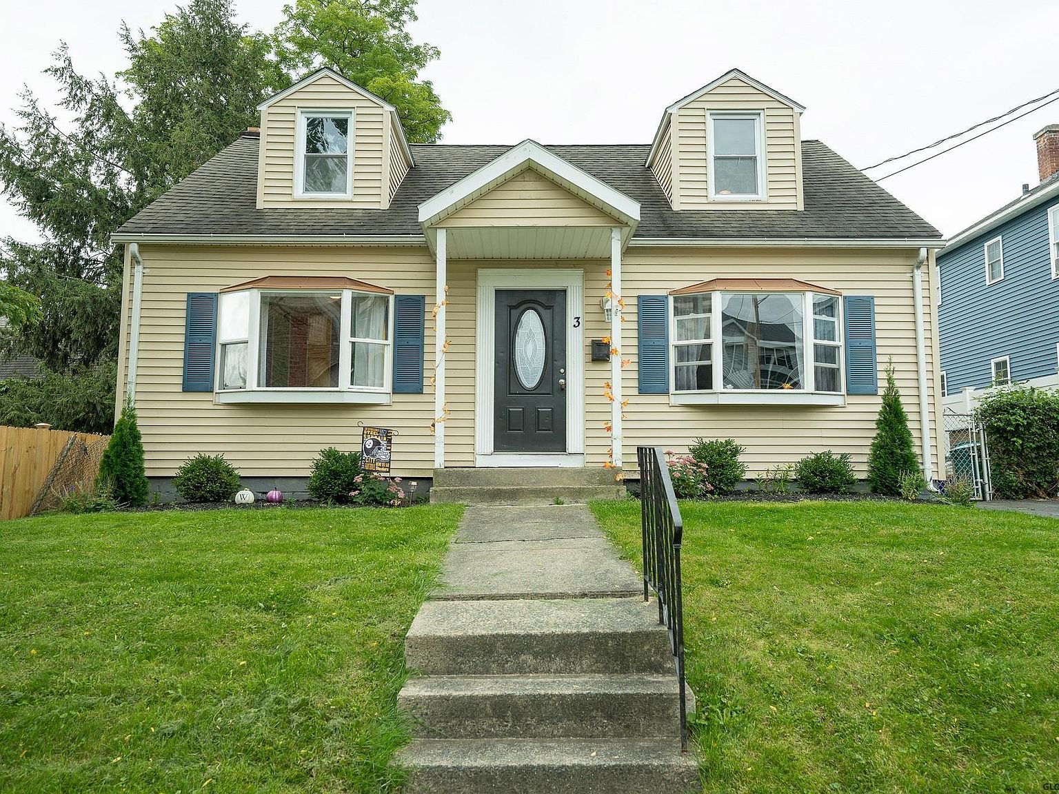 3 Manor Pl, Watervliet, NY 12189 | Zillow