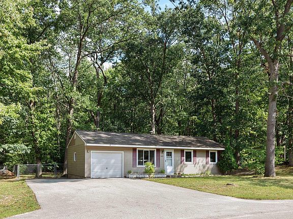 468 George St, Traverse City, MI 49686 | MLS #1915611 | Zillow