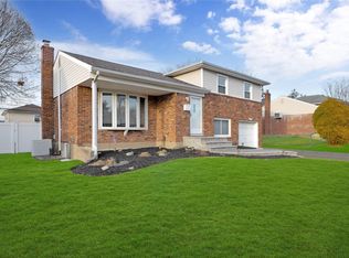 62 Lambert AVE Avenue, Farmingdale, NY 11735 | MLS #836071 | Zillow