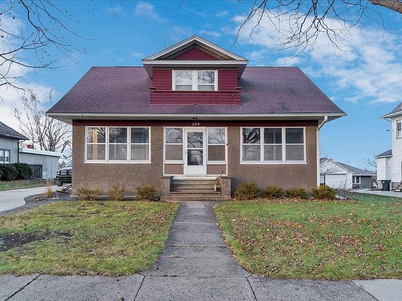 524 W Pershing Dr, Brooklyn, IA 52211 | Zillow