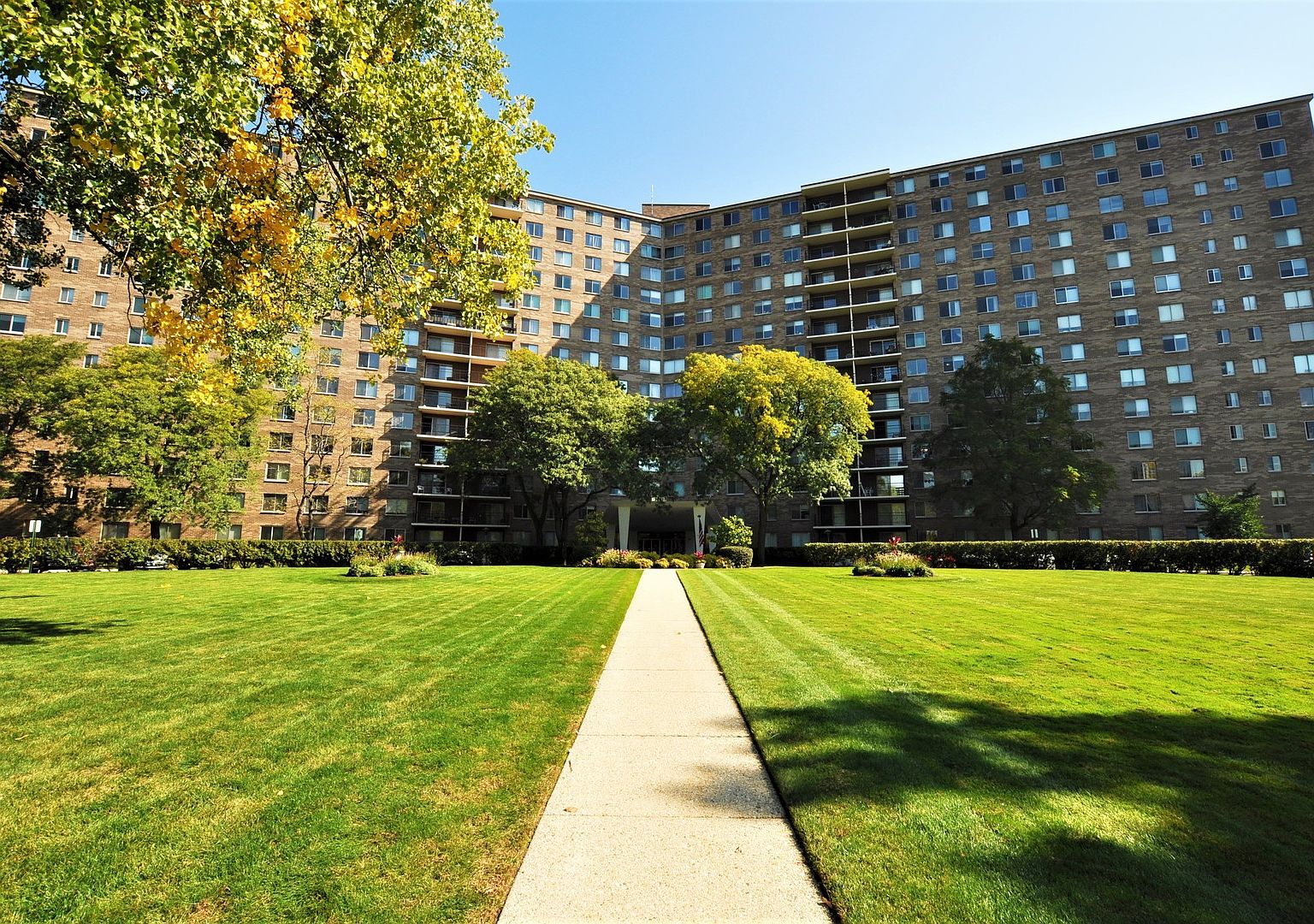 7141 N Kedzie Ave APT 911, Chicago, IL 60645 | Zillow