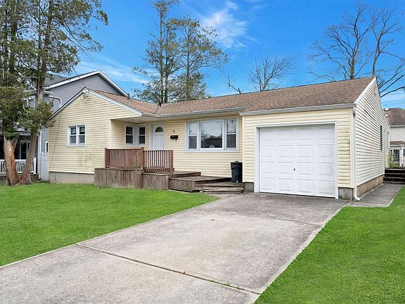 11 Midwood Drive, Plainview, NY 11803 | Zillow