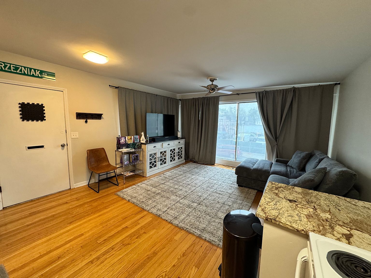 6776 N Northwest Hwy APT 2C, Chicago, IL 60631 | Zillow