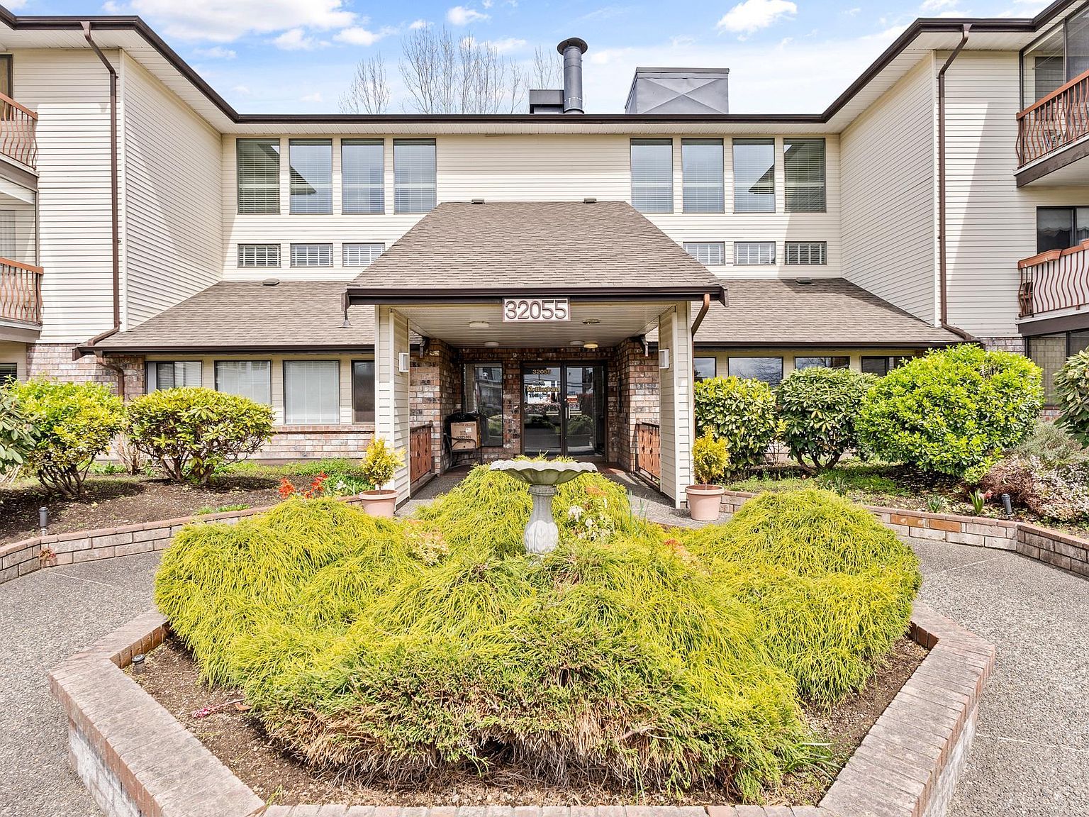 32055 Old Yale Rd #211, Abbotsford, BC V2T 2C8 | MLS #R2832051 | Zillow