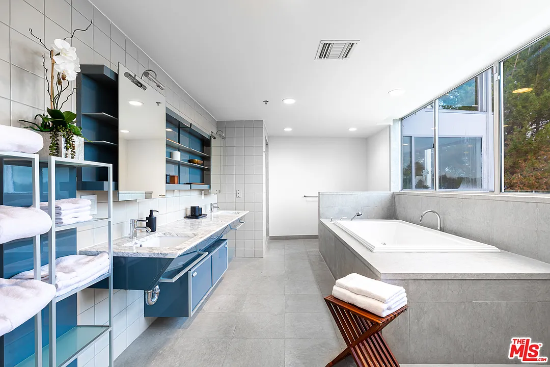 Abandoned: Inside Mary J. Blige's Former Hollywood Hills Mansion ...