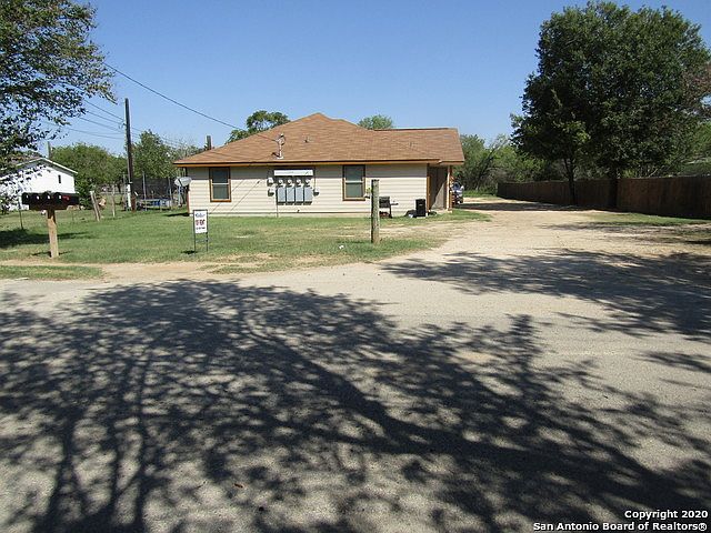 127 Lake St, Mathis, TX 78368 | Zillow