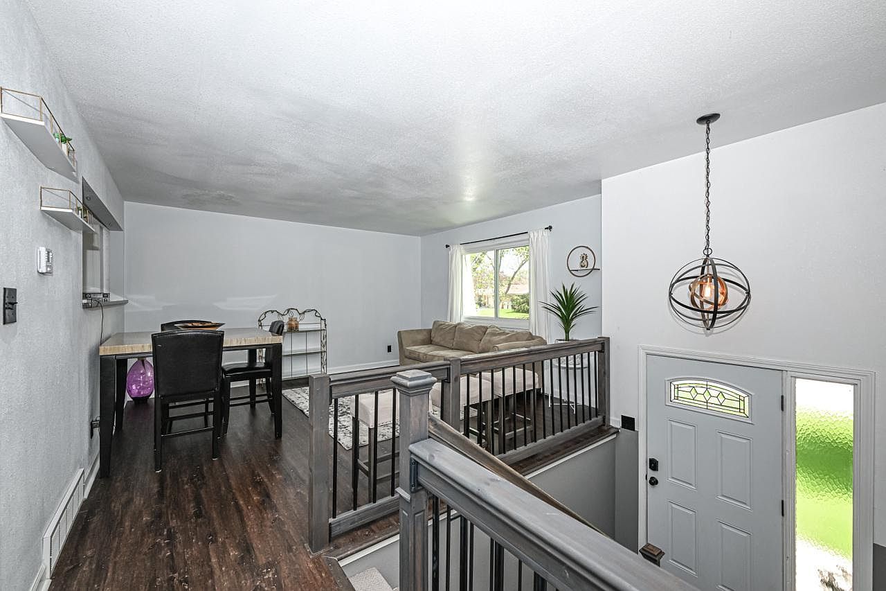 6175 North River Trail DRIVE, Milwaukee, WI 53225 | Zillow