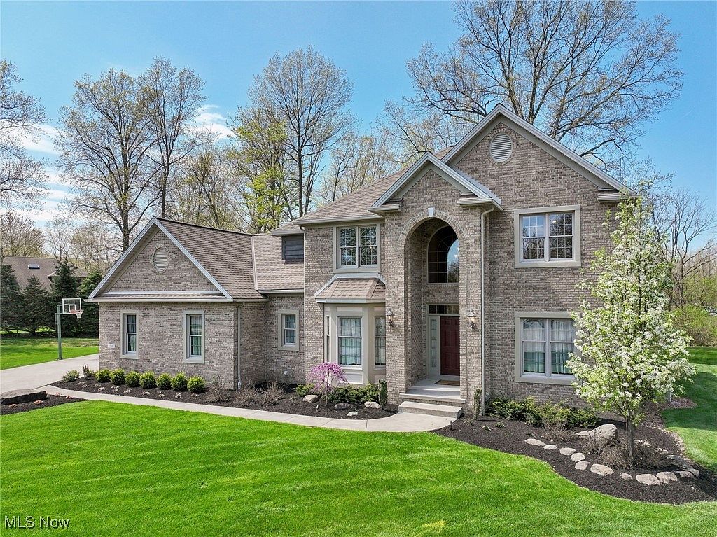 37592 Bridge Pointe Trl, Avon, OH 44011 | Zillow