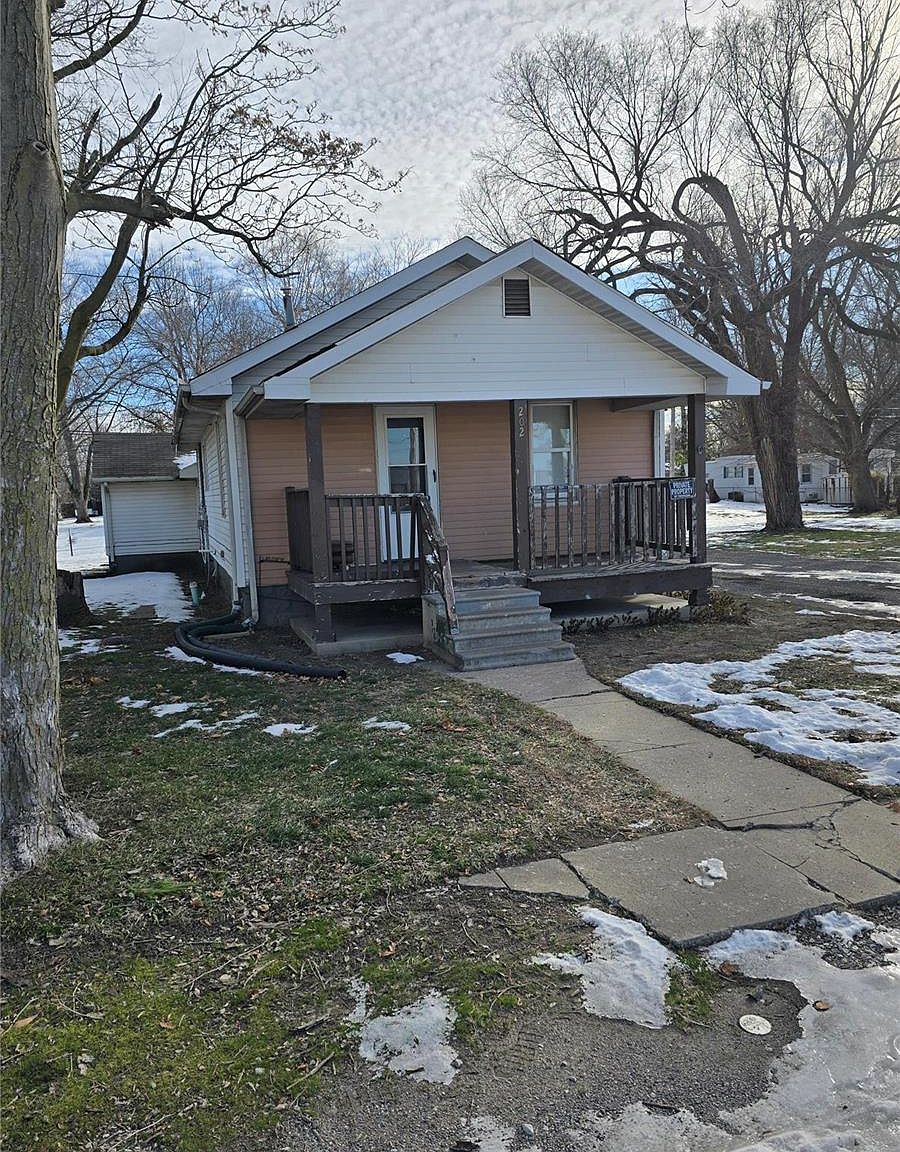 202 Velma Ave, South Roxana, IL 62087 | Zillow