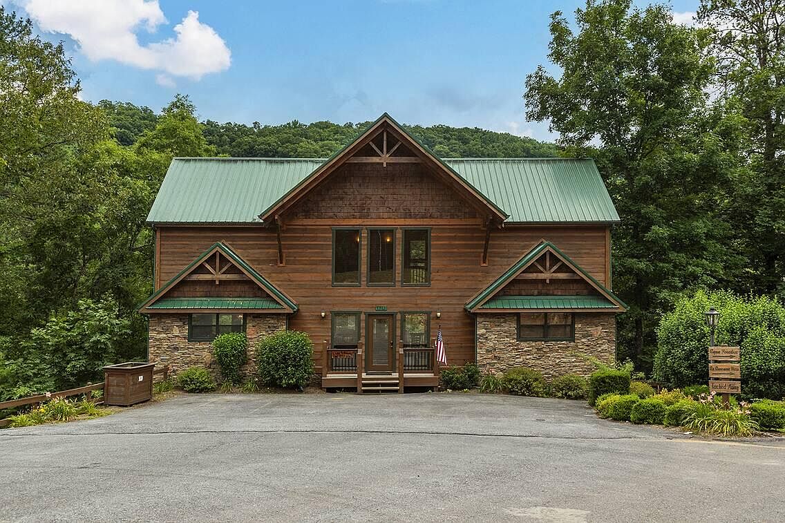 1373 Parkview Vista Way, Pigeon Forge, TN 37863 | MLS #302074 | Zillow