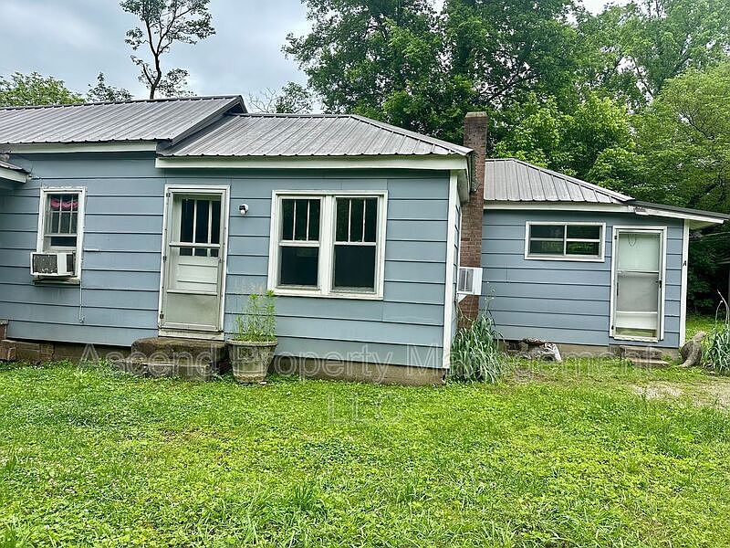 9392 Daisy Dallas Rd UNIT A, Soddy Daisy, TN 37379 | Zillow