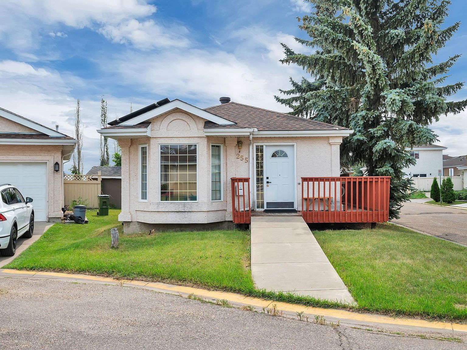 255 River Point E, Edmonton, AB T5A 4Z2 | MLS #E4399740 | Zillow