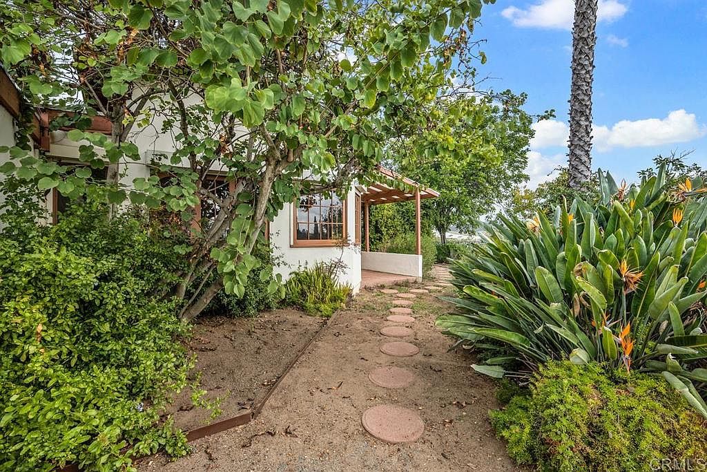 824 Mason Rd, Vista, CA 92084 | Zillow