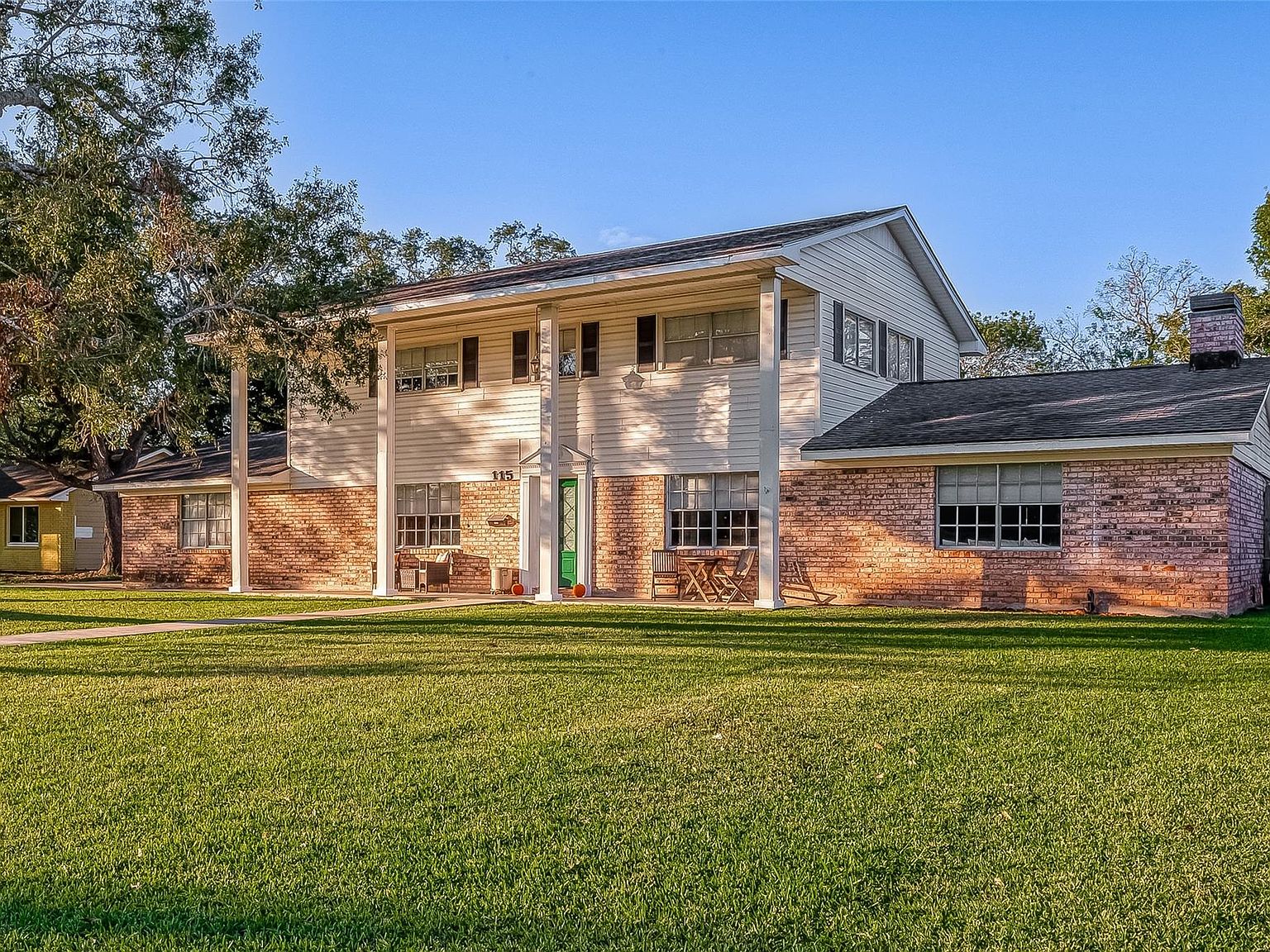 115 Persimmon Ln, Lake Jackson, TX 77566 | MLS #82399381 | Zillow