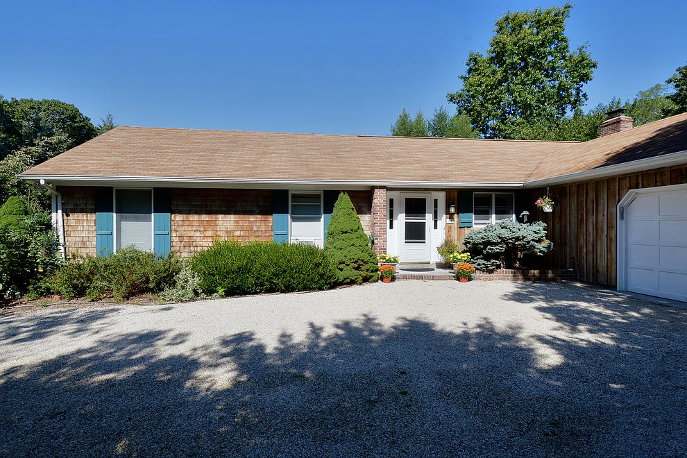 12 Burnage Ln, Babylon, NY 11702 | Zillow