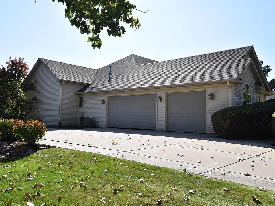 8821 Shadowood TRAIL, Racine, WI 53406 | MLS #1854274 | Zillow