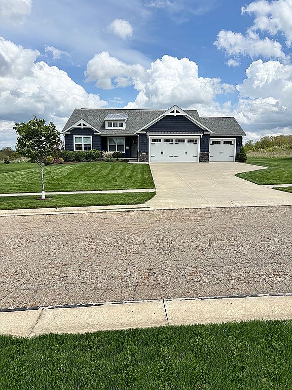 352 Heatherby Ln NE, Hartville, OH 44632 | Zillow
