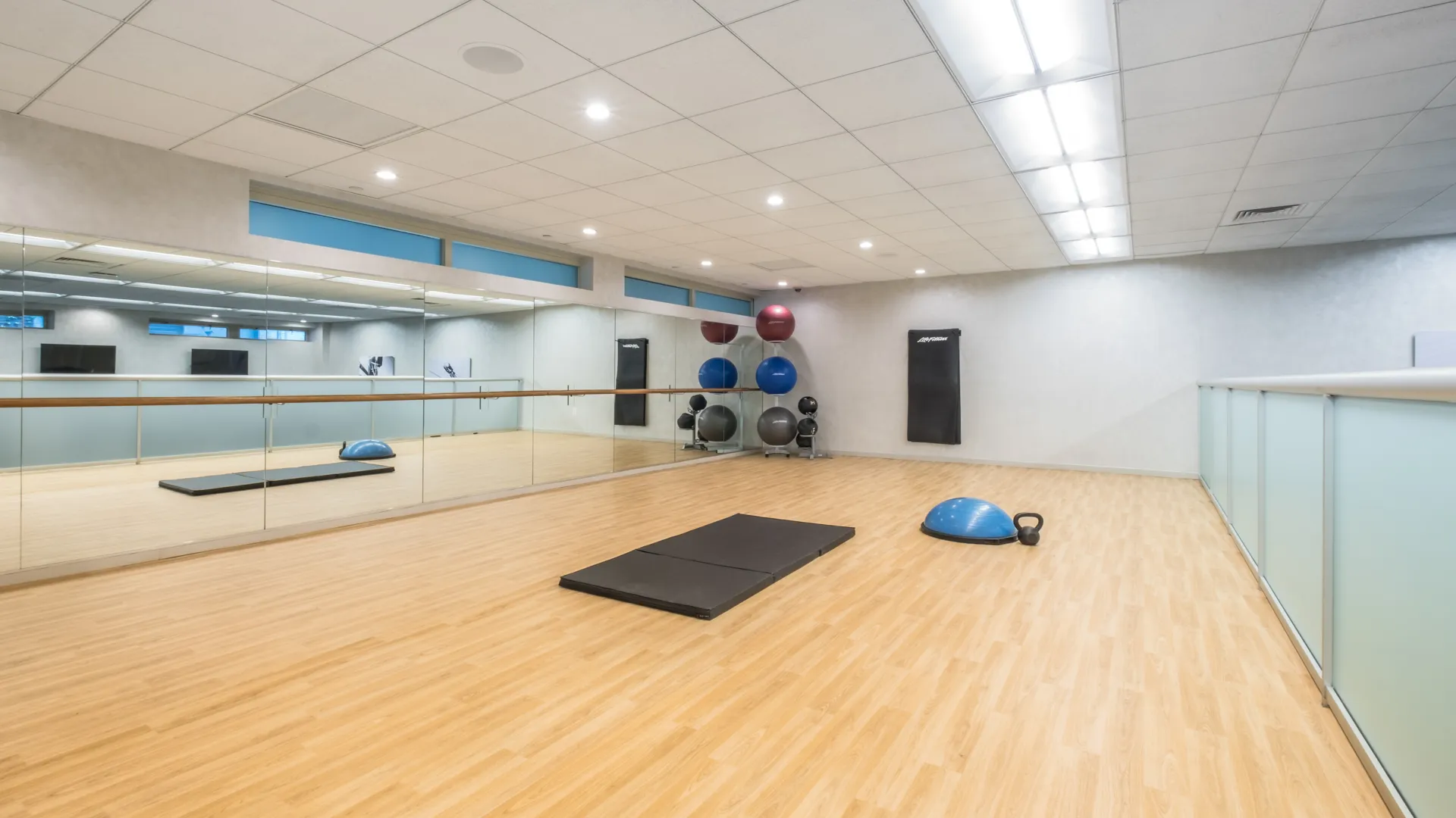 Longacre House at 305 West 50th Street in Hell's Kitchen : Sales ...