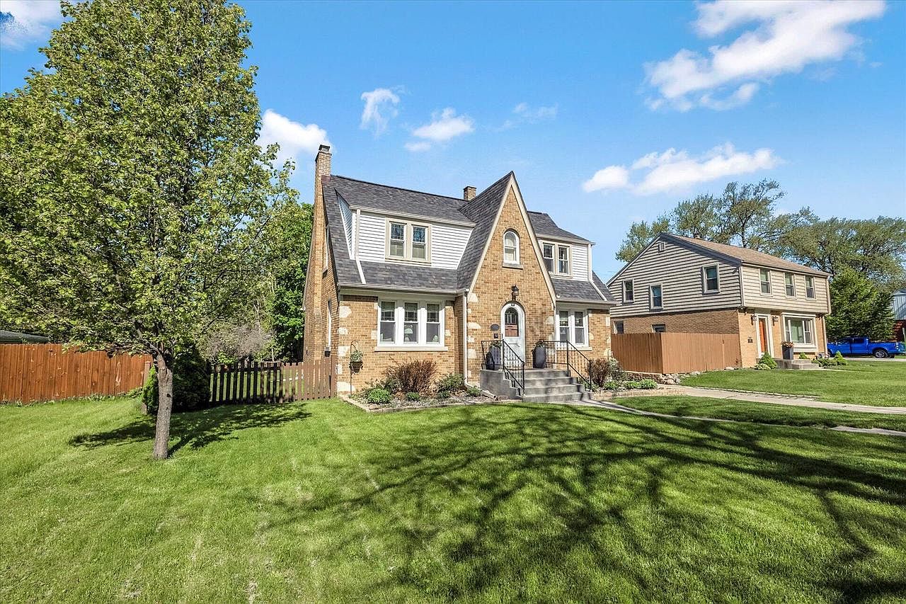 202 Lake DRIVE, South Milwaukee, WI 53172 | Zillow