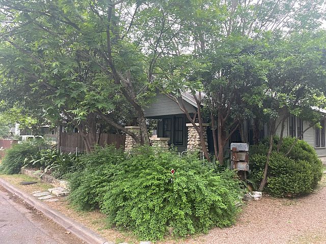 2701 E 2nd St #A, Austin, TX 78702 | Zillow