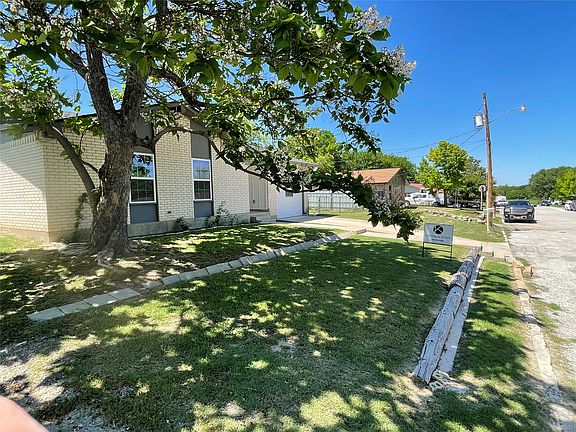 1311 Marie St, Comanche, TX 76442 | Zillow