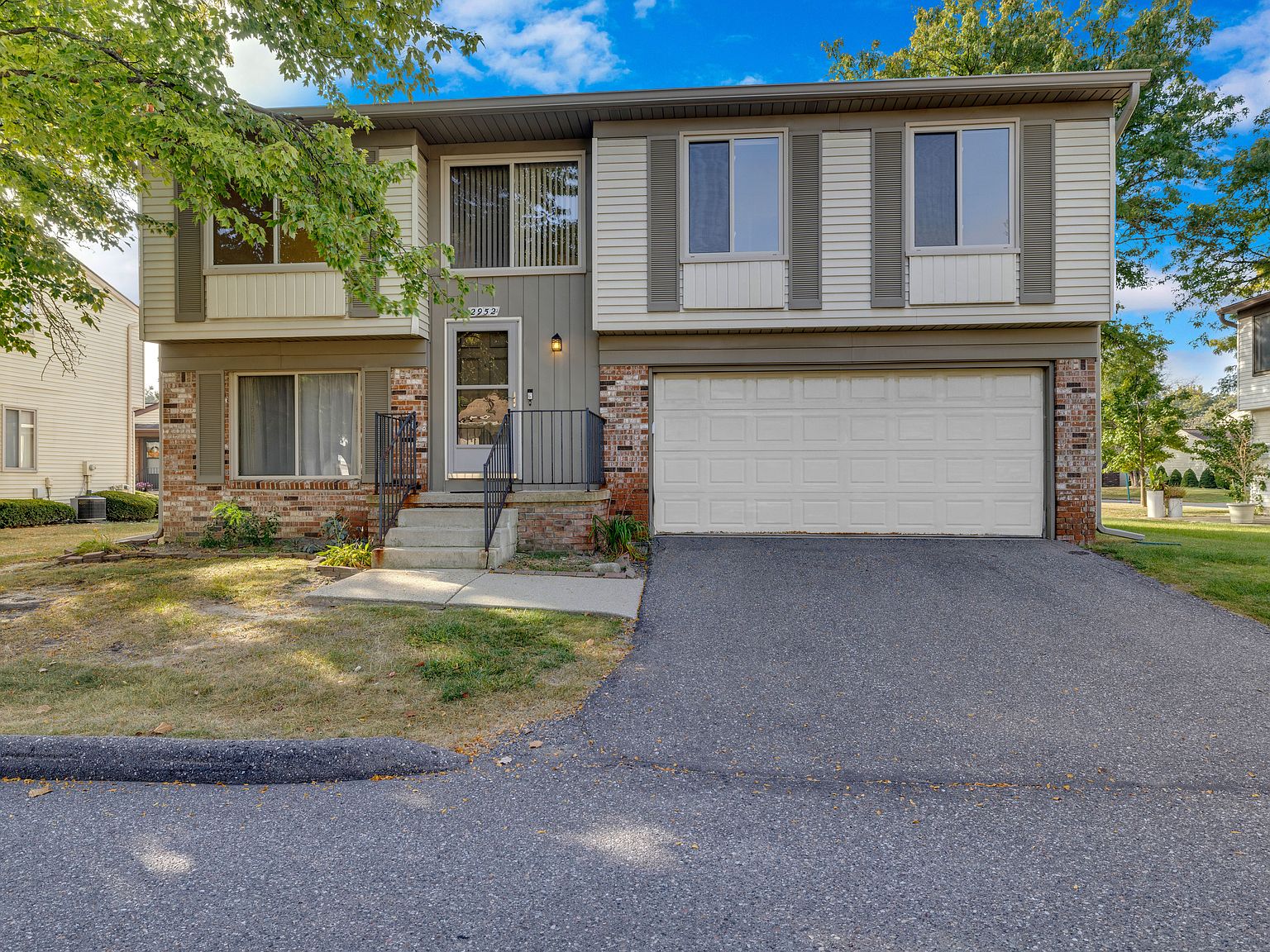 2952 Roundtree Dr, Troy, MI 48083 | Zillow