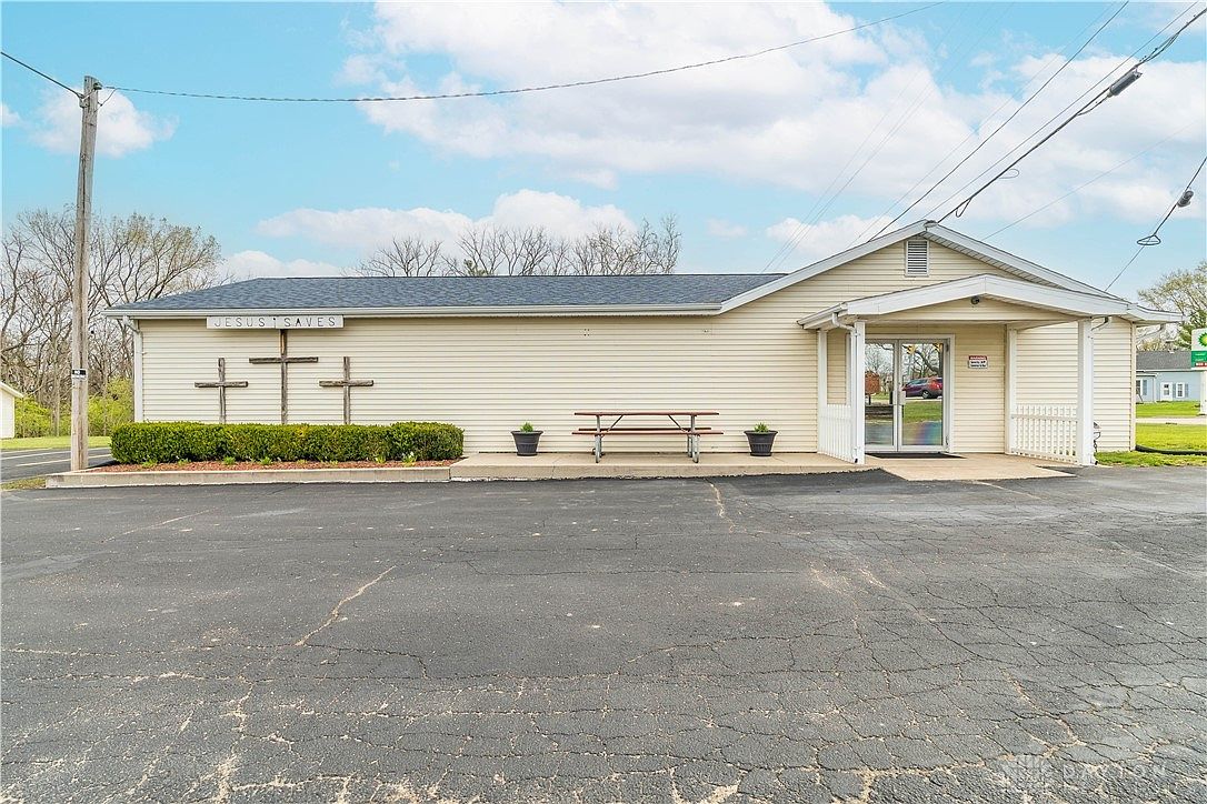 7045 E Us Highway 40, New Carlisle, OH 45344 | Zillow