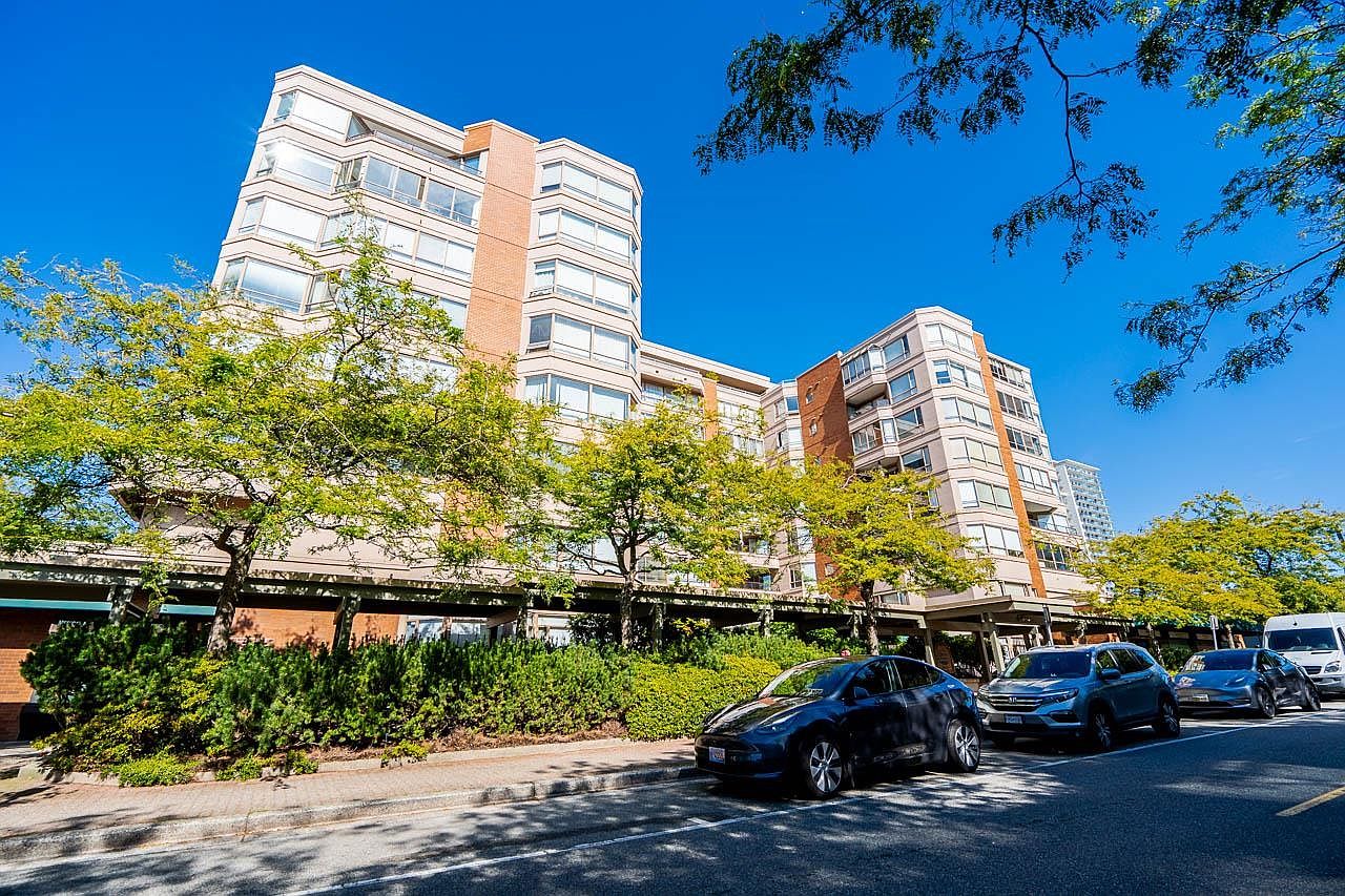 15111 Russell Ave #502, White Rock, BC V4B 2P4 | MLS #R3049810 | Zillow