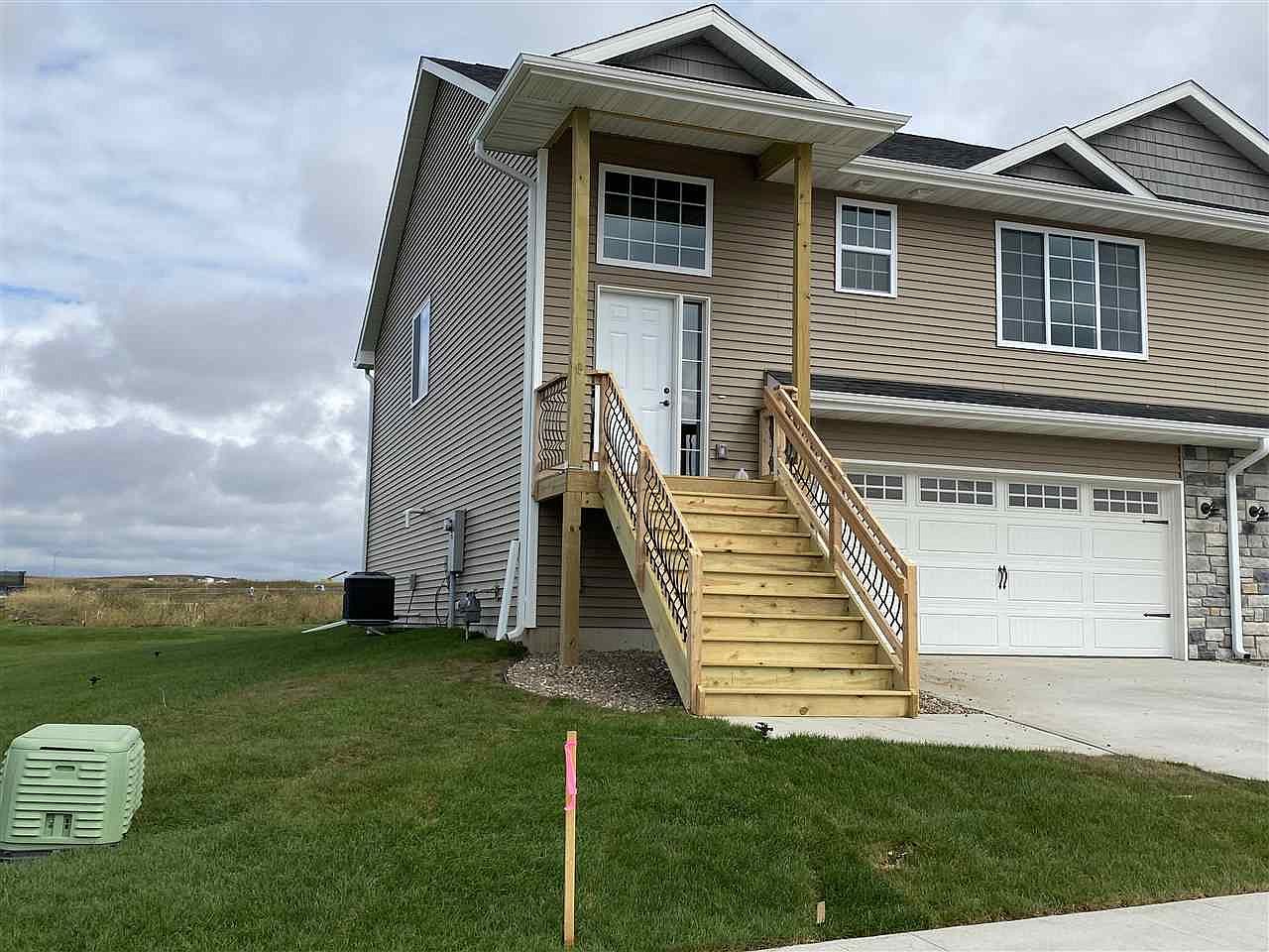 910 Hillside Dr, Tiffin, IA 52340 | Zillow