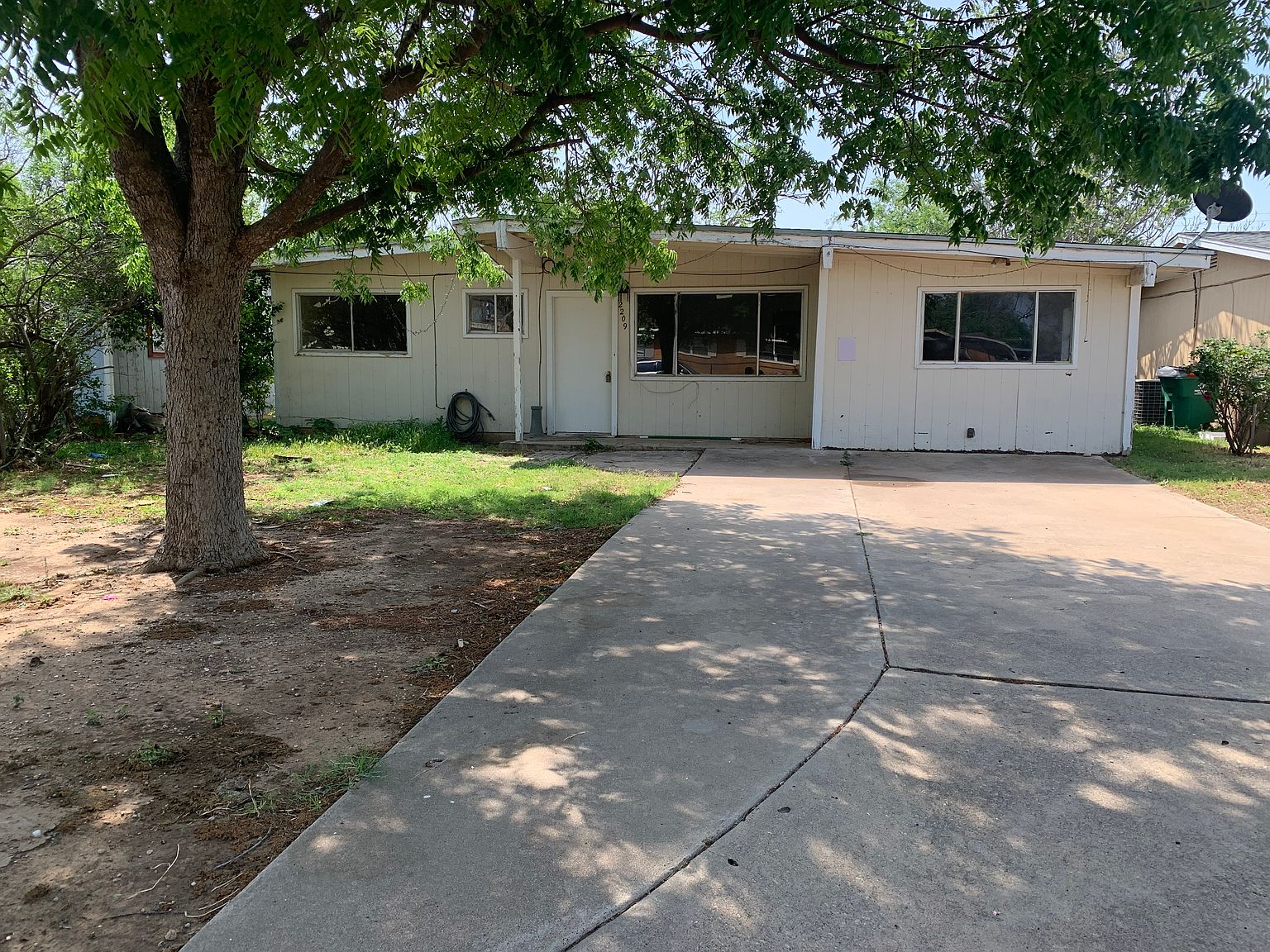 2209 Stanton St, San Angelo, TX 76901 | Zillow