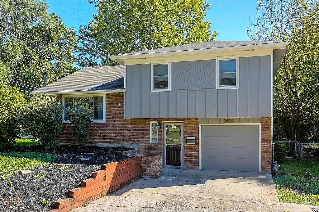 8901 Main St, Kansas City, MO 64114 | Zillow
